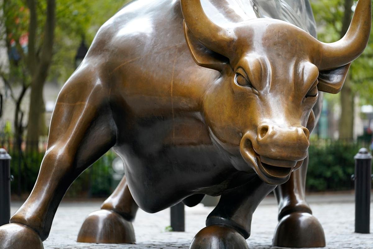 What is a bull market? Definition, examples, and investment strategies ...